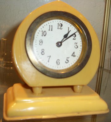 MANTLE CLOCKS-MISC-527-30 HOUR CELLUOID DRESSER CLOCK